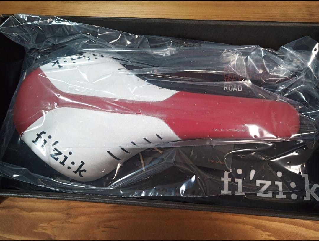 fizik antares r3 carbon サドル 165g 新品未使用