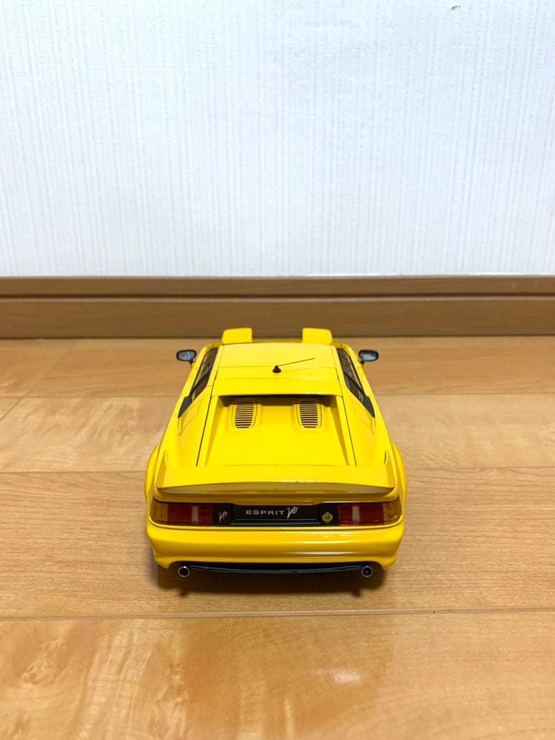 AUTOart Lotus Esprit V8 1:18 イエロー