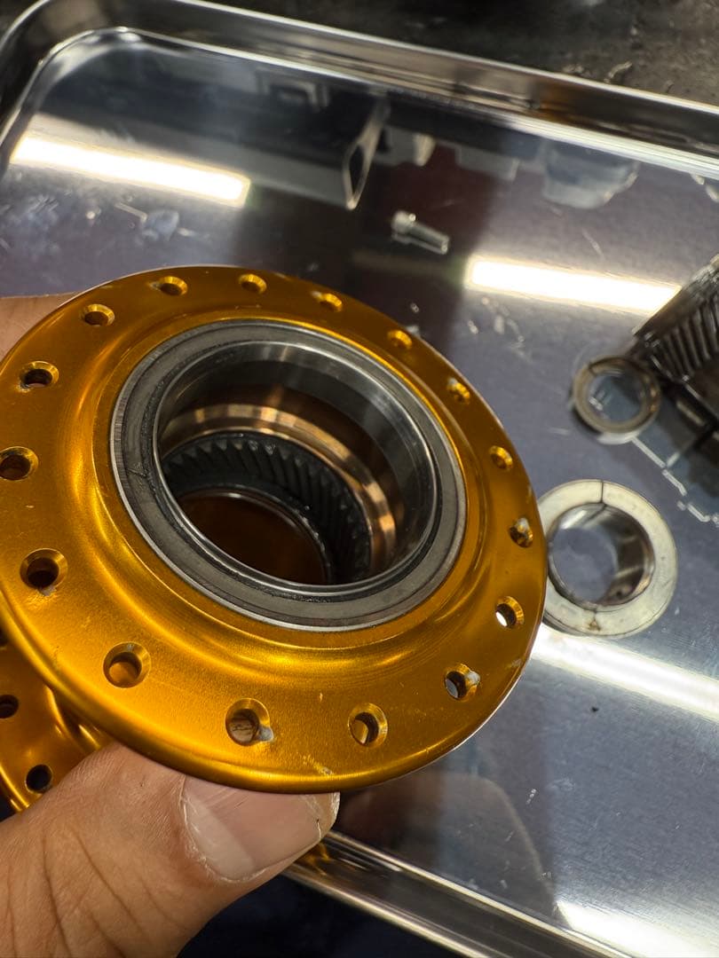 CHRIS KING ゴールドハブセット 100×142ミリ