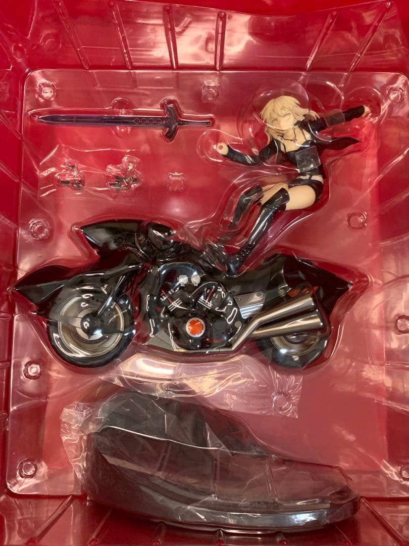 【開封済】セイバー/アルトリア・ペンドラゴン〔オルタ〕＆キュイラッシェ・ノワール