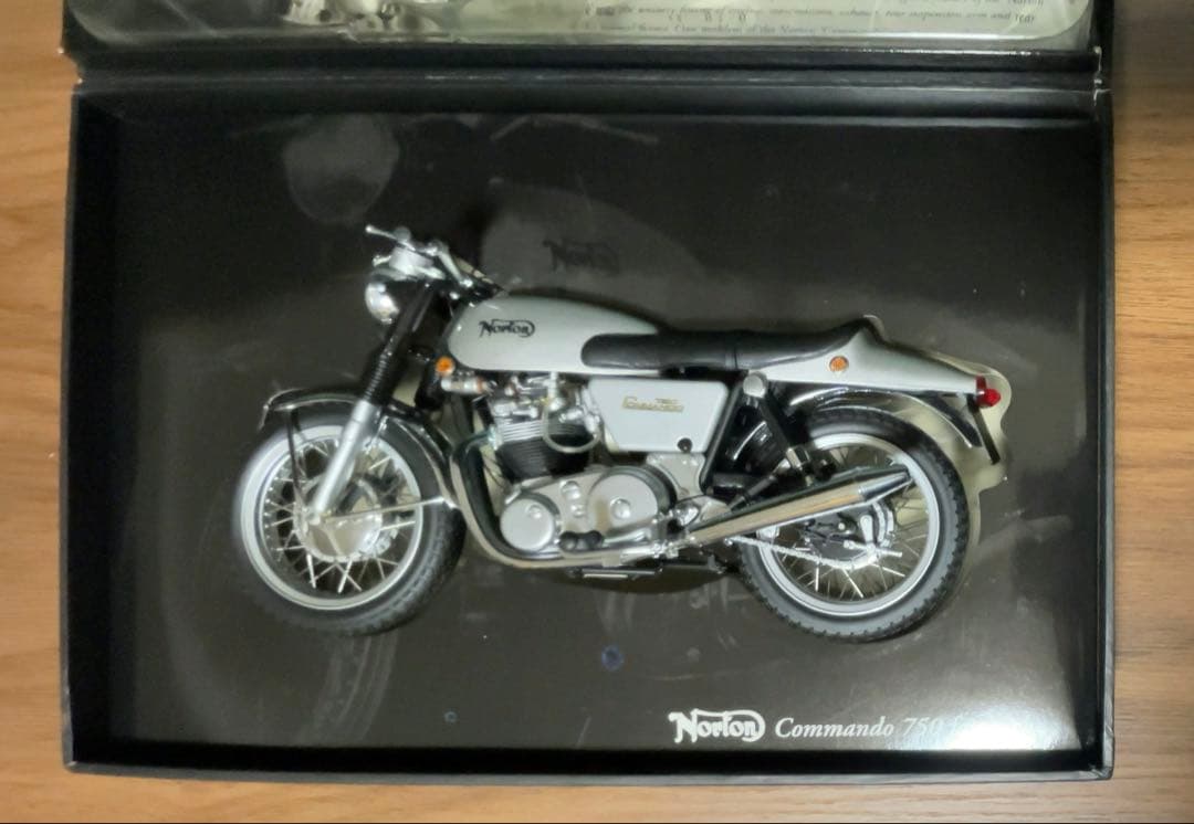 Norton Commando 750 1/12ミニチャンプス　ノートンコマンド