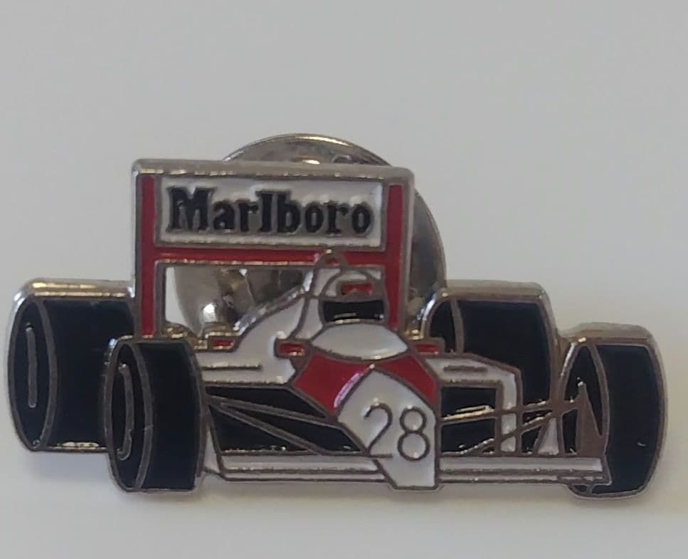 Marlboro　レーシングカー　ピンバッジ