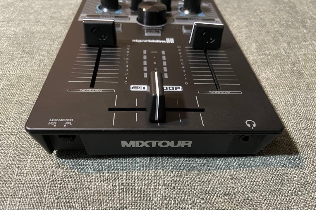 Reloop MIXTOUR DJコントローラー　専用ケース付