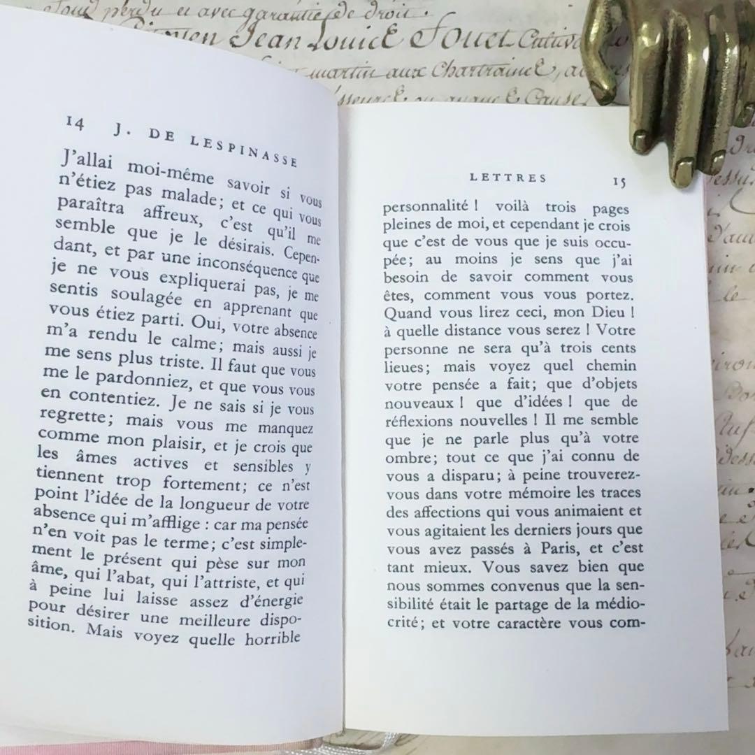 値下フランス　アンティーク　淡いピンク色の小さな本　ケース付き
