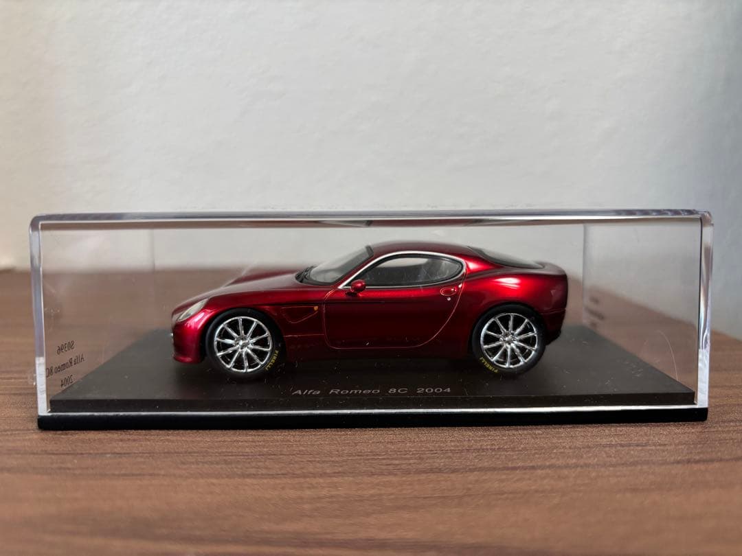Spark Alfa Romeo 8C 2010 レッド
