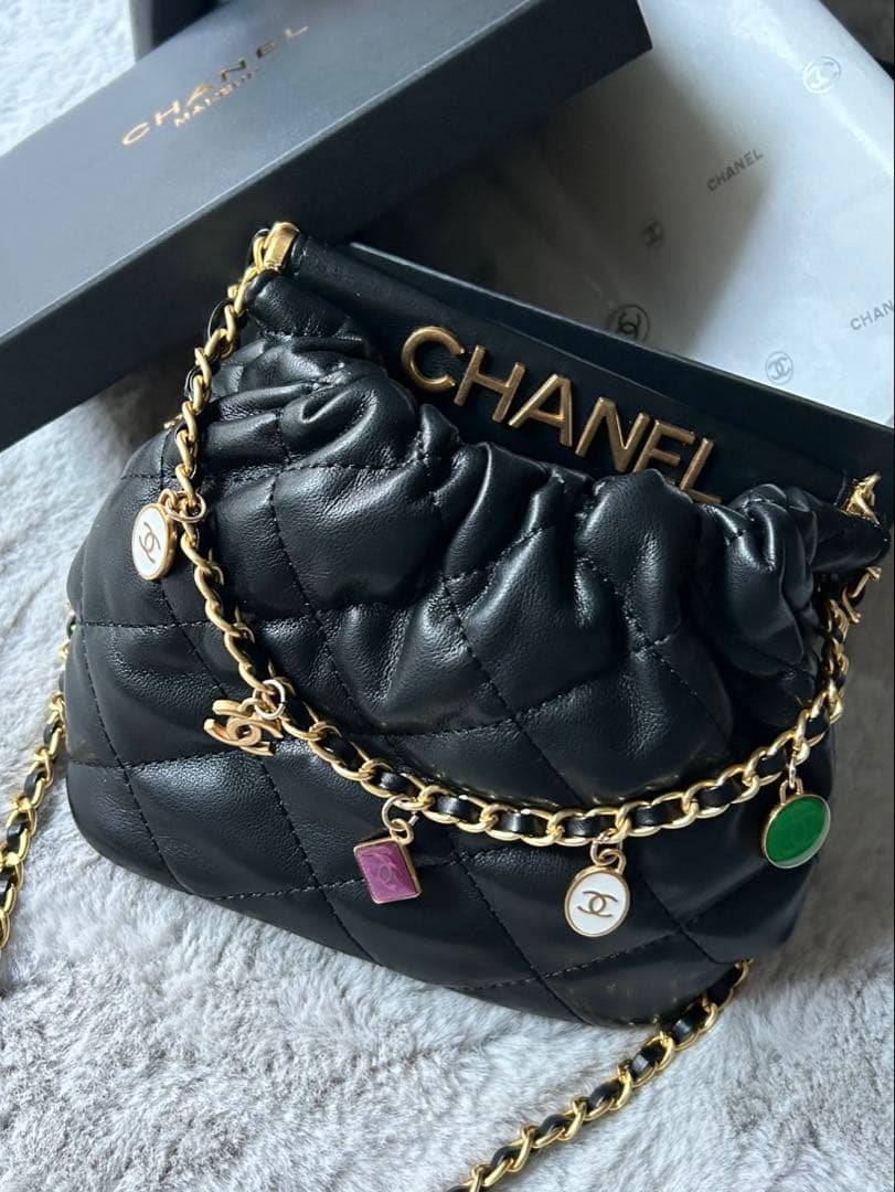 CHANEL ノベルティ チャーム付きチェーン ショルダーバッグ