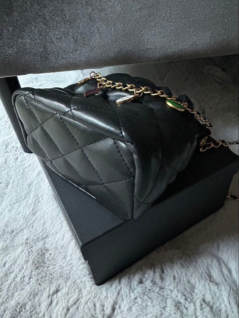 CHANEL ノベルティ チャーム付きチェーン ショルダーバッグ