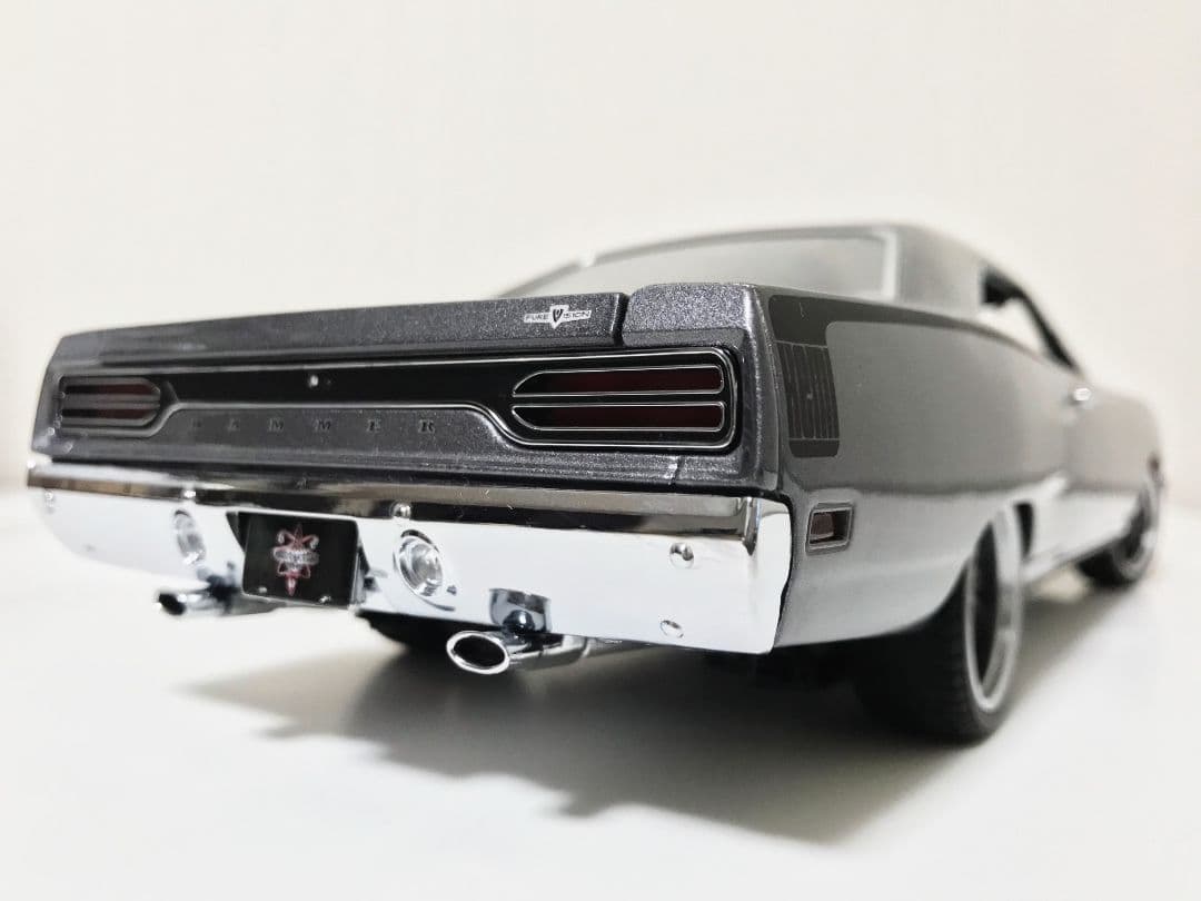 GMP/'70 Plymouthプリムス RoadRunner 1/18