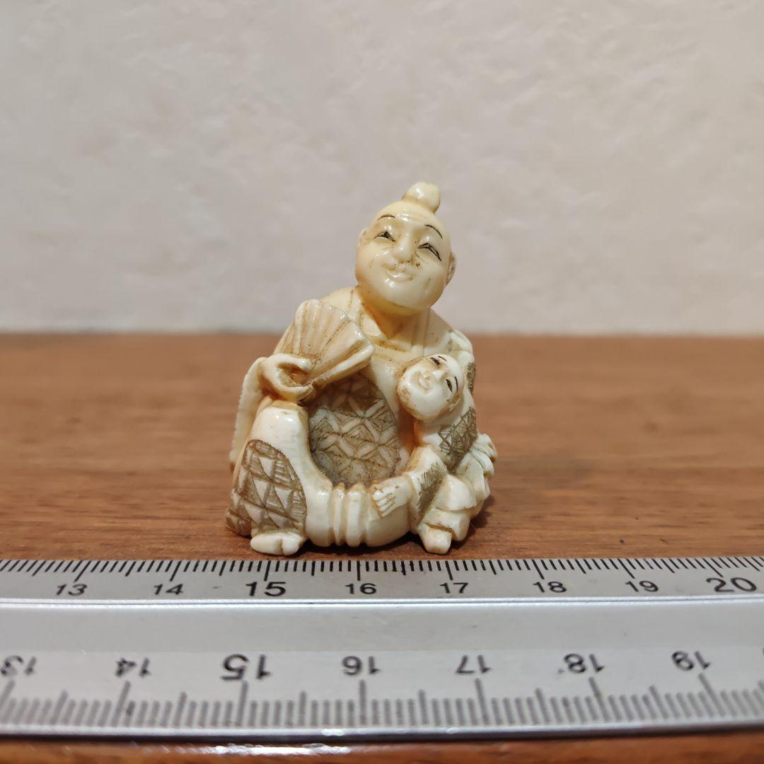 時代提物 人物根付 天然素材【侍親子】高さ約4.1cm 横幅約3.5cm重31ｇ