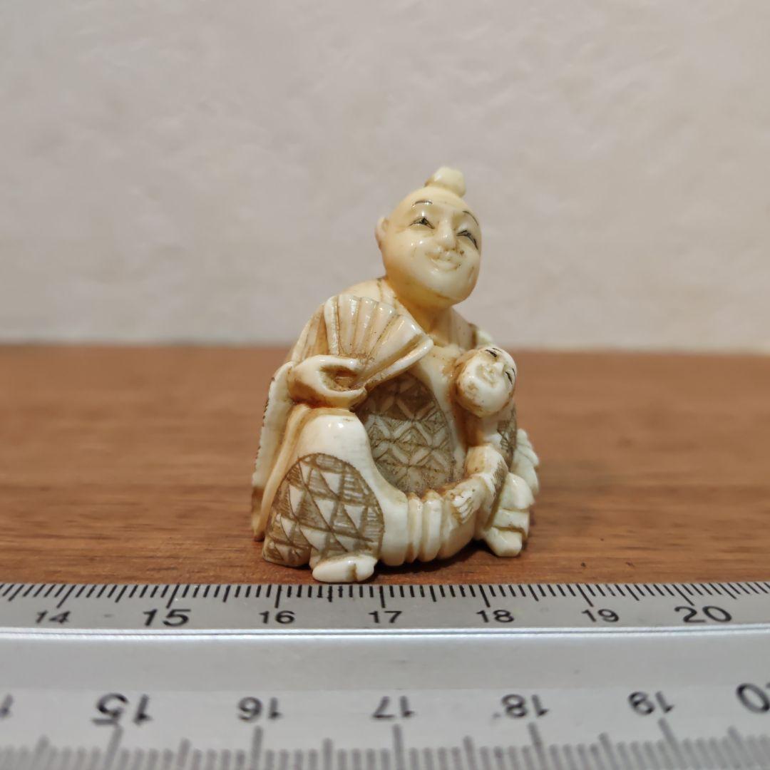 時代提物 人物根付 天然素材【侍親子】高さ約4.1cm 横幅約3.5cm重31ｇ