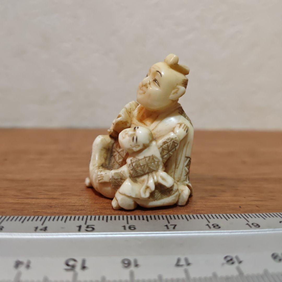 時代提物 人物根付 天然素材【侍親子】高さ約4.1cm 横幅約3.5cm重31ｇ