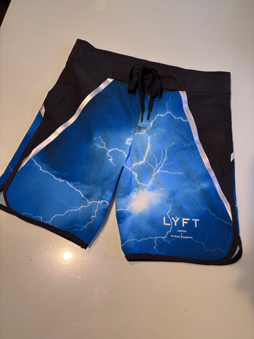 ウエイトトレーニング LYFT Thunder graphics stage shorts S