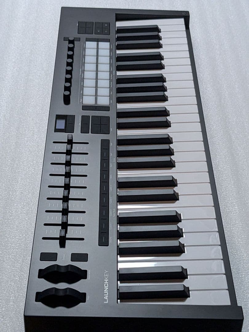 Novation Launchkey 49 MK4 MIDIキーボード ほぼ新品