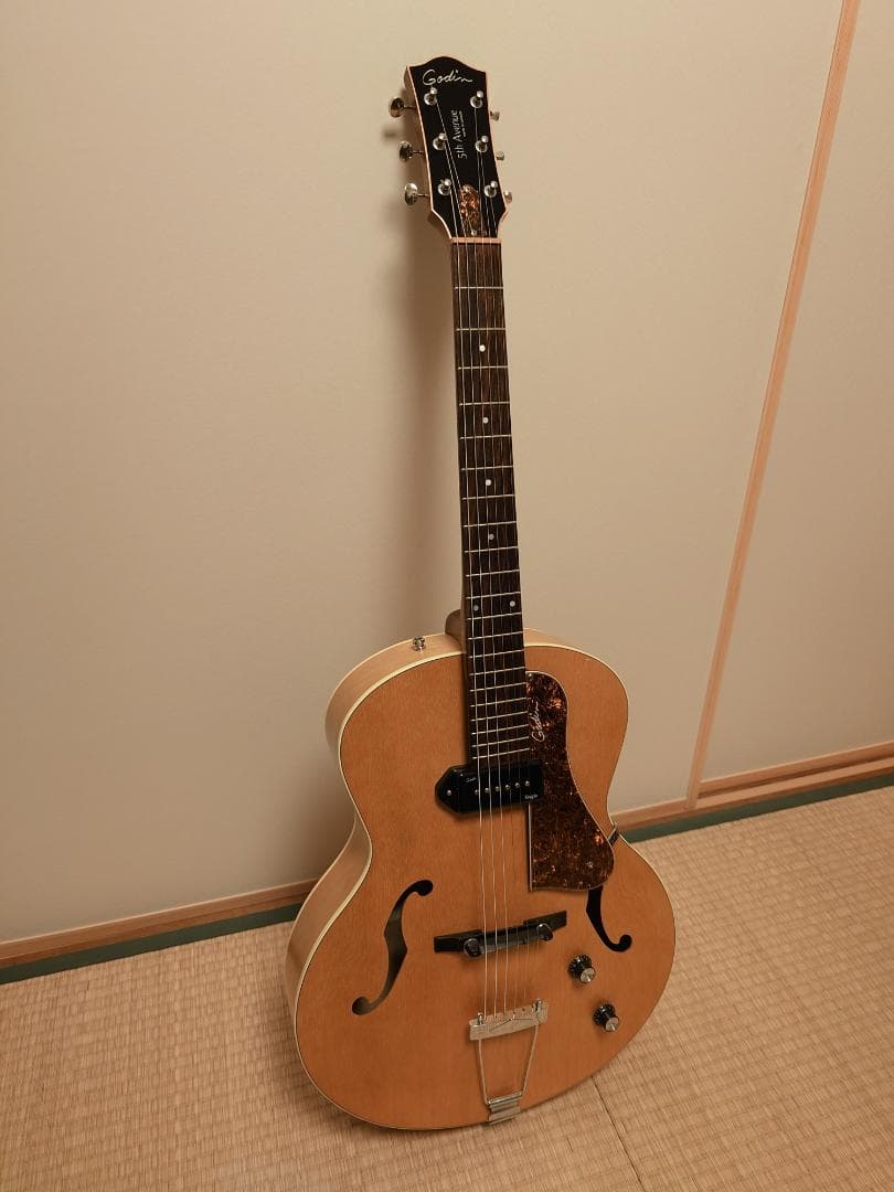 ギター Godin 5th Avenue Kingpin P90 Natural