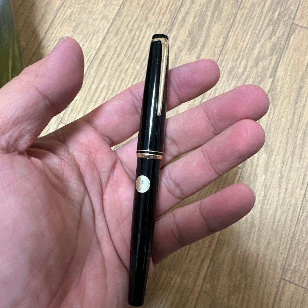 Montblanc 万年筆 黒 樹脂製