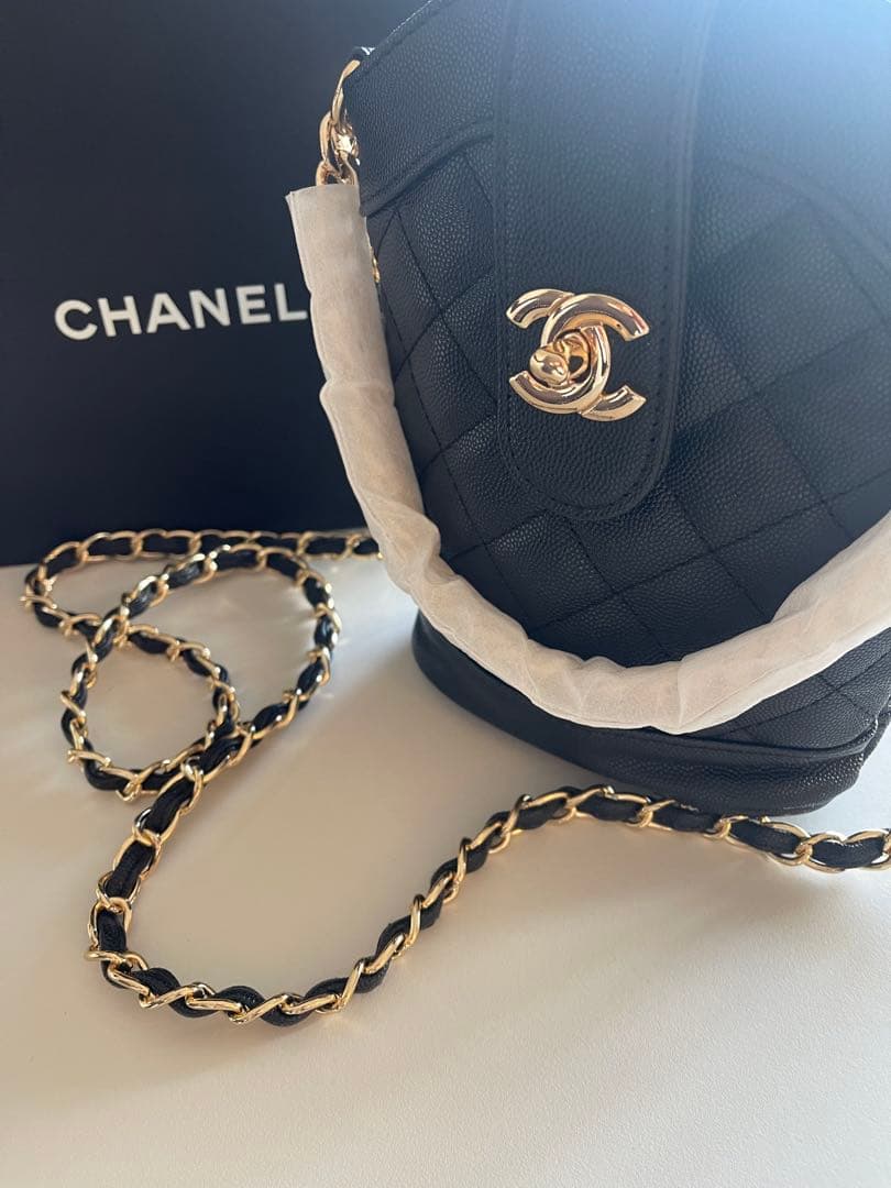 CHANEL ブラックキルティングショルダーバッグノベルティ