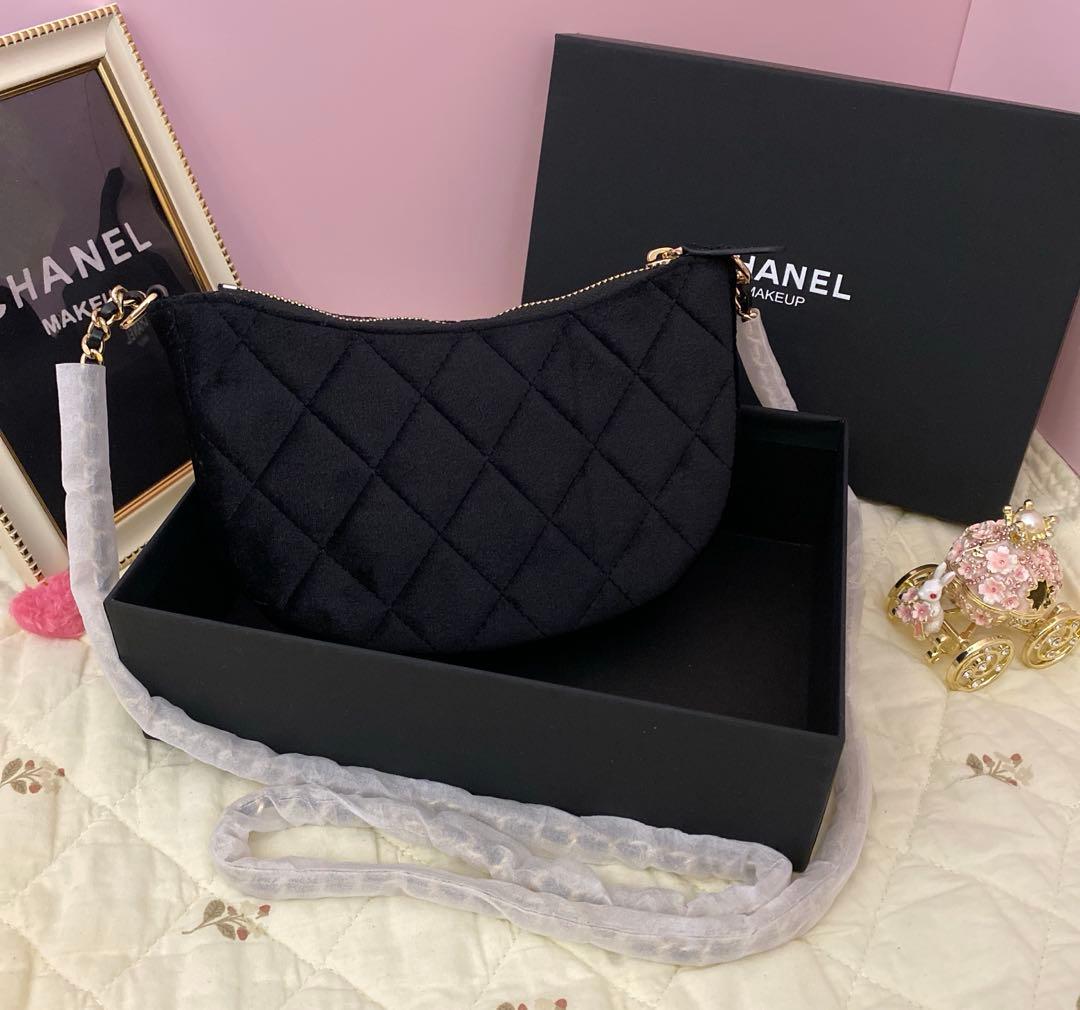 CHANEL VIP会員ギフト スエード ショルダーバッグ