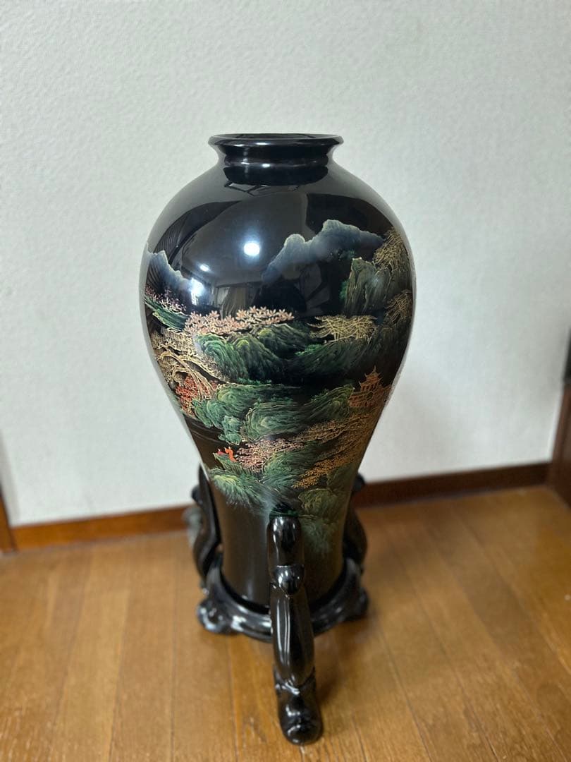 中国美術　飾り壺　黒色漆器 壺 山と草木の風景　漆塗り