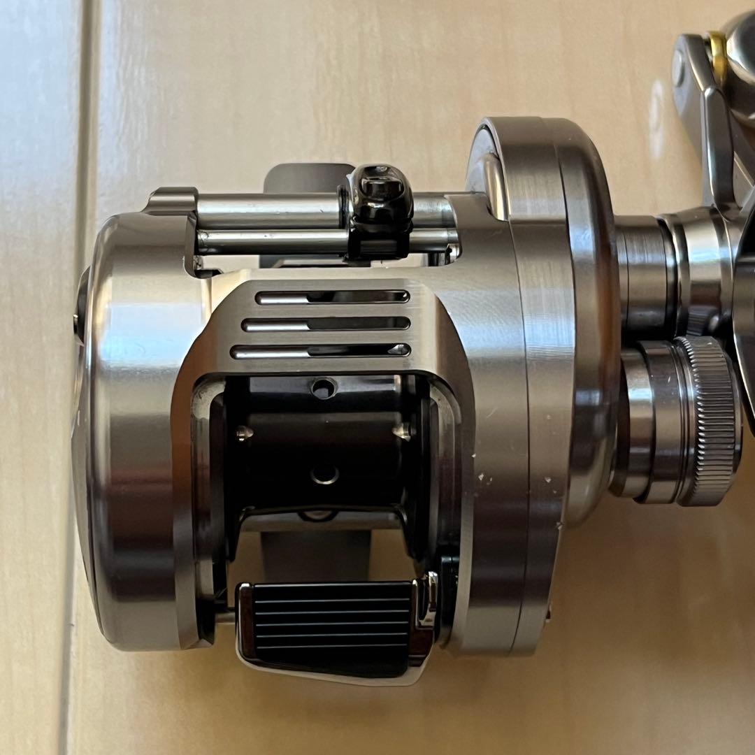 SHIMANO カルカッタコンクエスト DC 100HG チタンノブ
