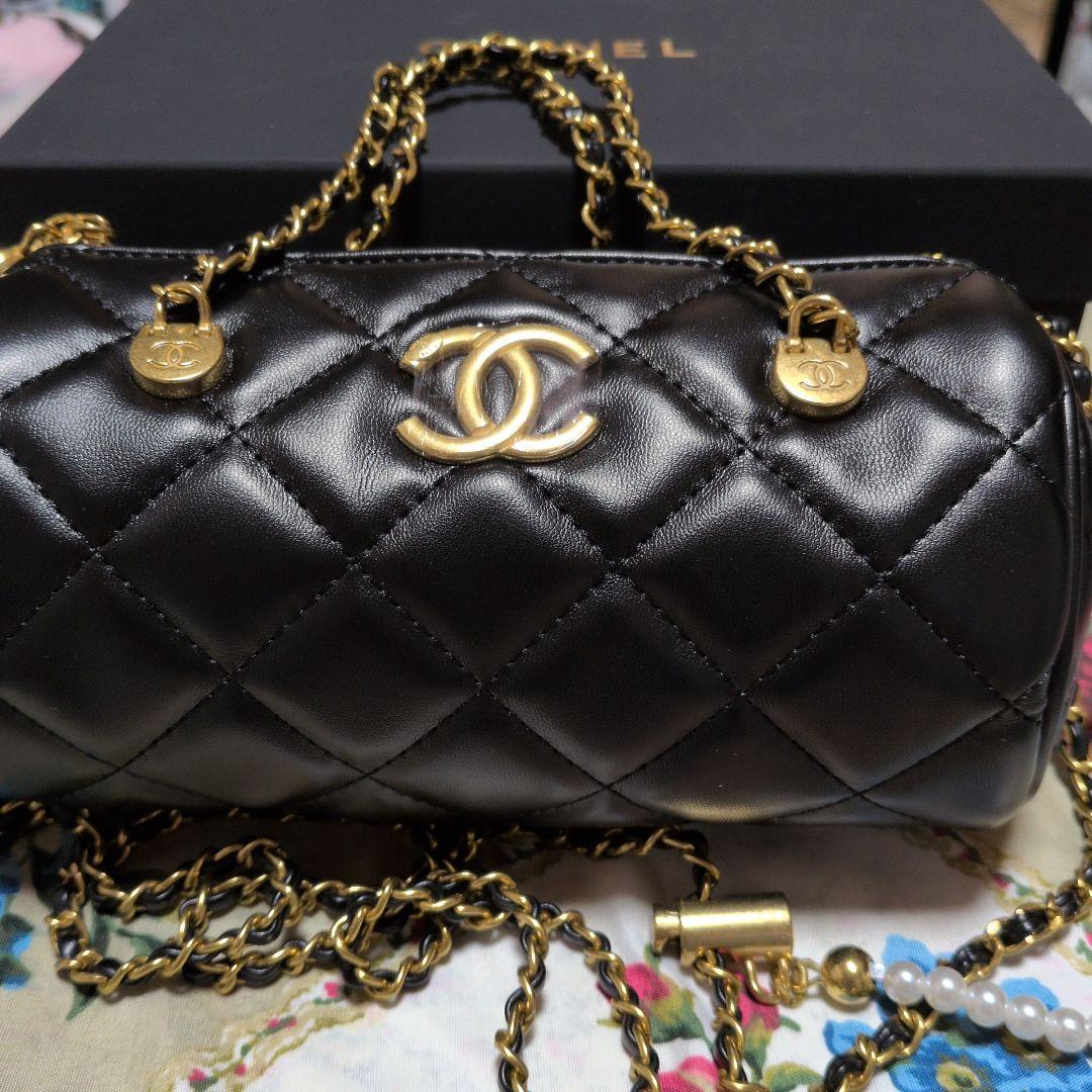 CHANEL 黒 レザー バッグ キルティングノベルティ