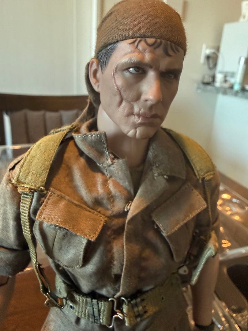 ミリタリー HOT TOYS Platoon Sergeant Barnes.