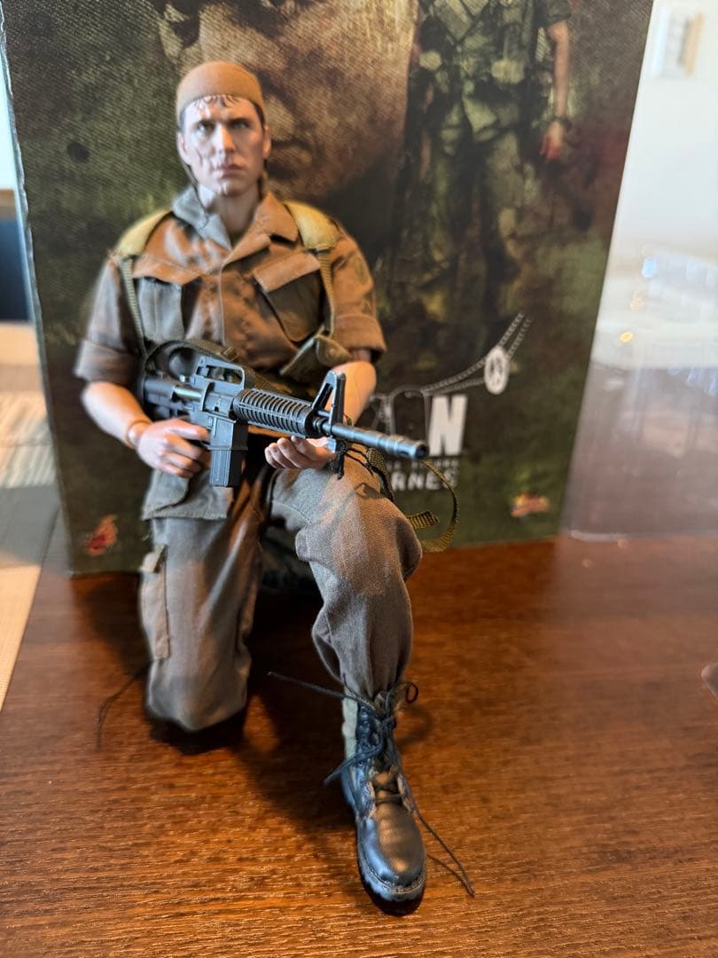 ミリタリー HOT TOYS Platoon Sergeant Barnes.