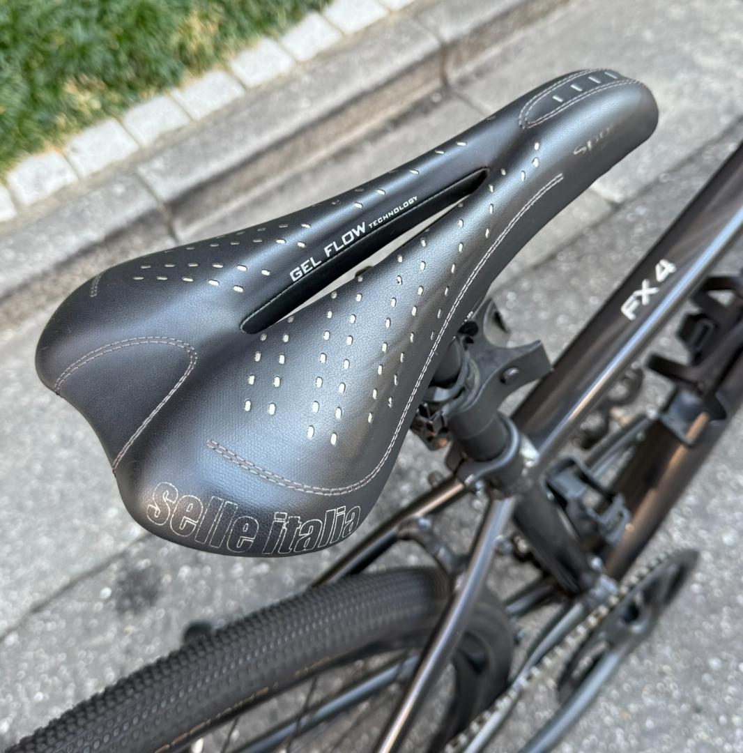 【成約済み】Trek FX 4 Disc クロスバイク 2021年式 Sサイズ