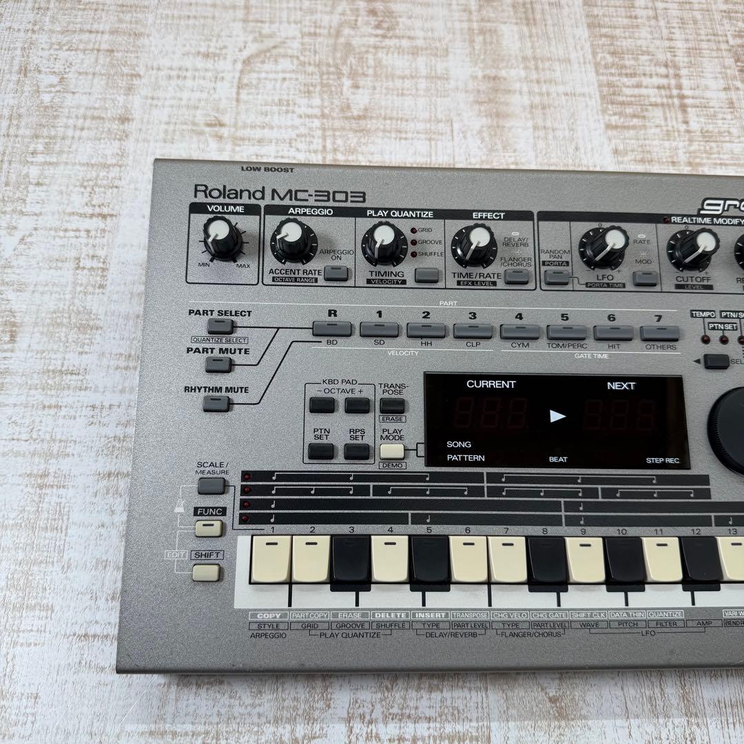 Roland MC-303 Groovebox グルーヴボックス　ローランド