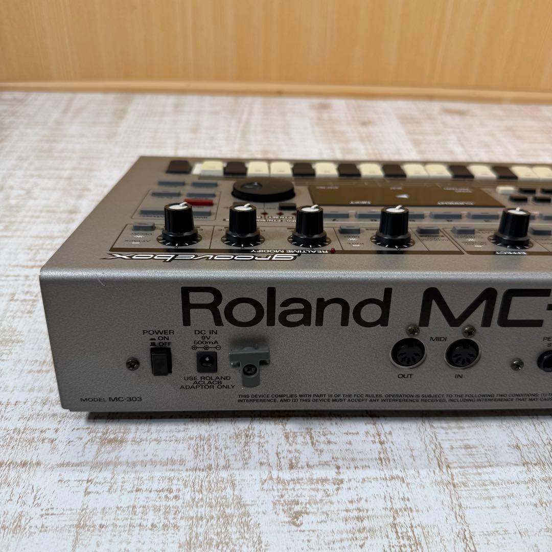 Roland MC-303 Groovebox グルーヴボックス　ローランド