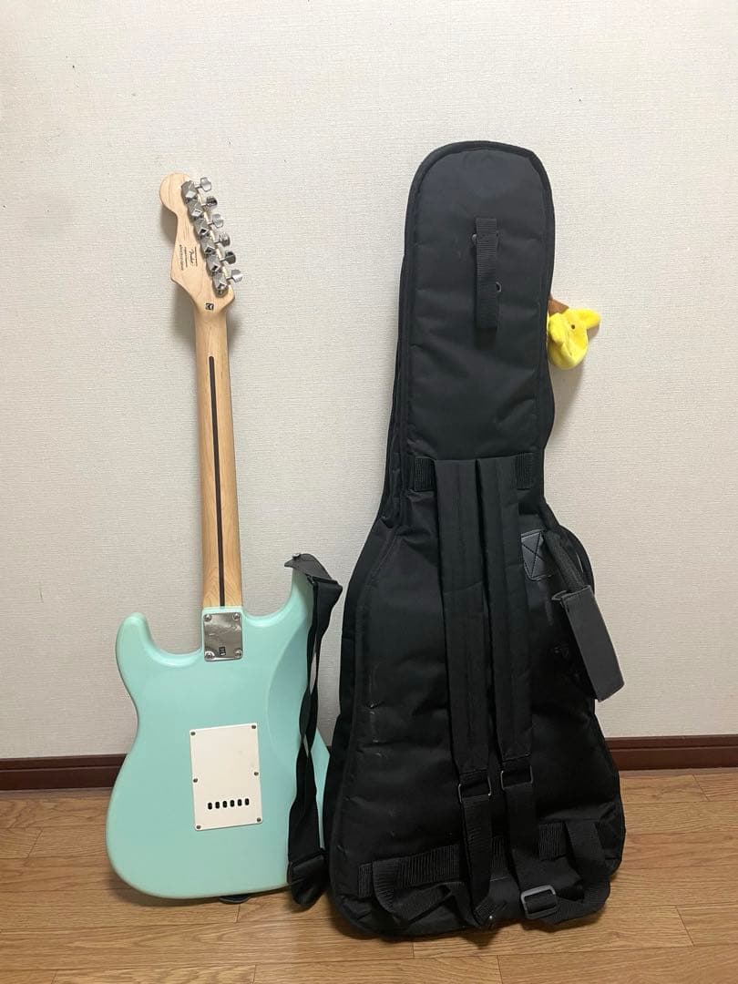 ケース付き　Squier by Fender エレキギター　ダフネブルー　水色