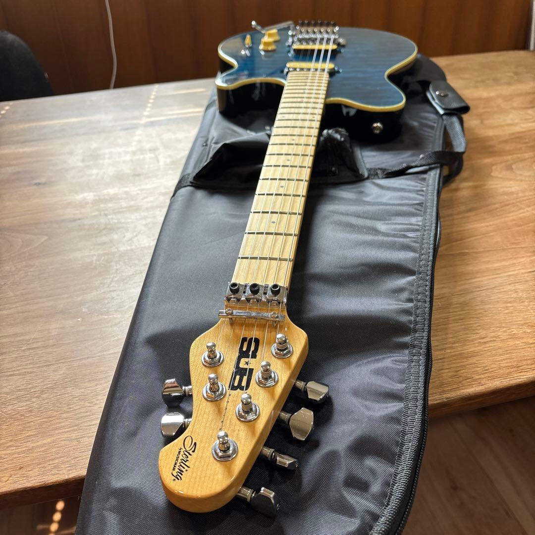 希少 Sterling by MUSIC MAN SUB AX4 TBL