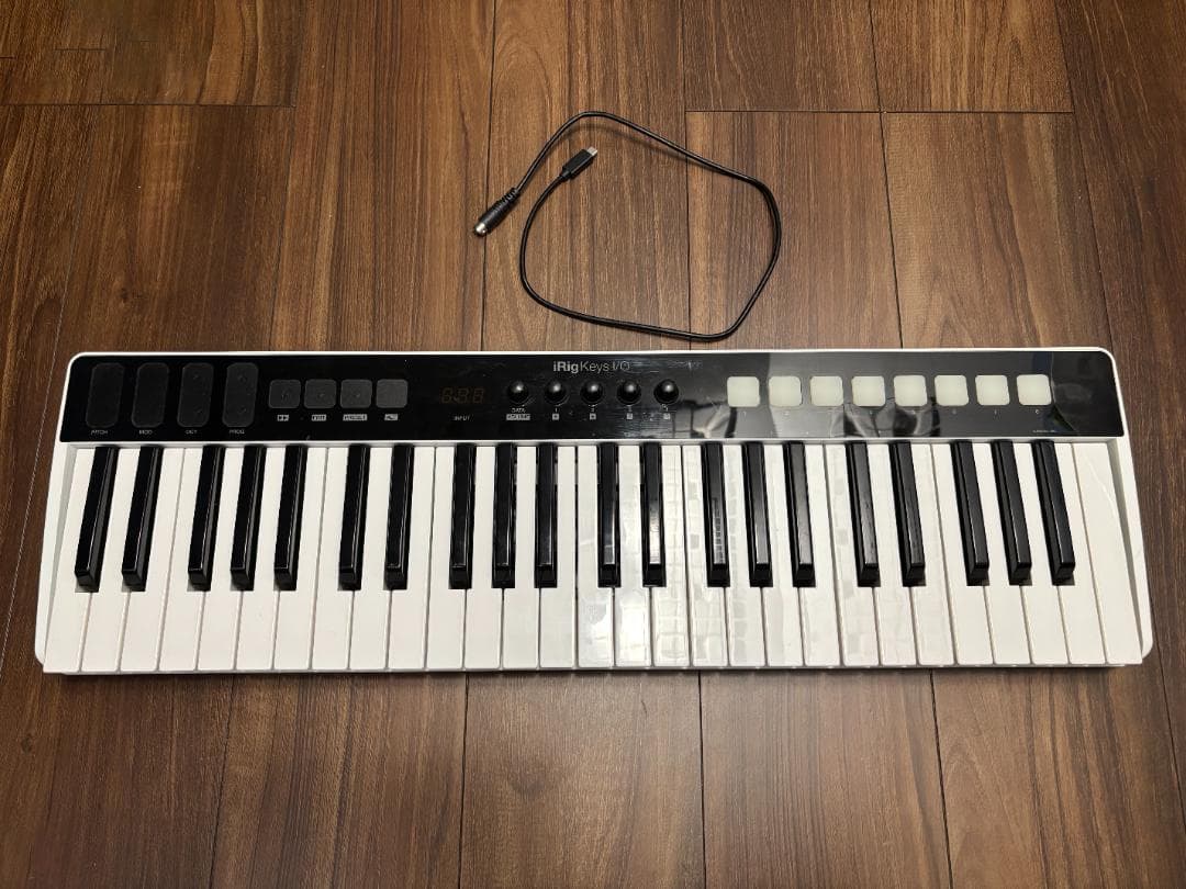 IK Multimedia iRig Keys I/O 49 本体、ケーブル