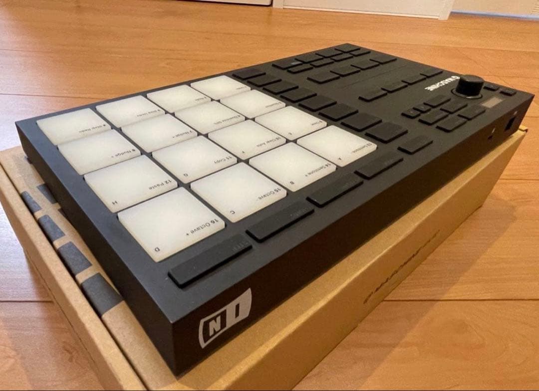 ②NI MASCHINE Mikro Mk3 ライセンス有