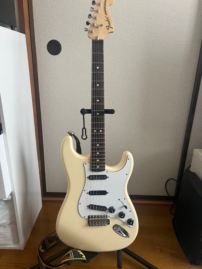 Fender Stratocaster クリーム