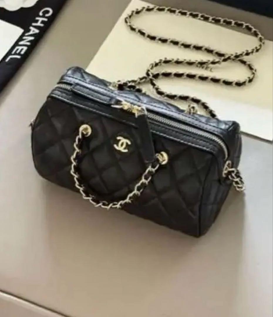 CHANEL ブラック キルティング ミニショルダーバッグ