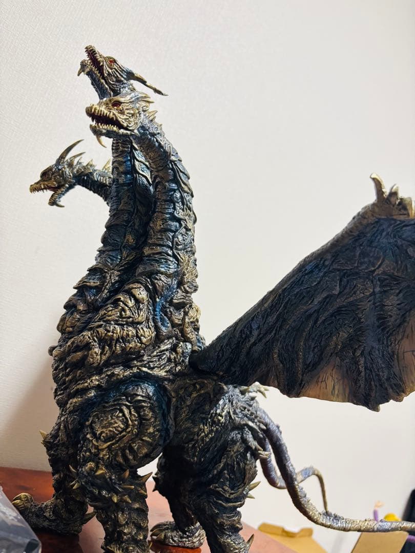 少年リック限定　東宝大怪獣シリーズ　カイザーギドラ　発光ver 最終価格。