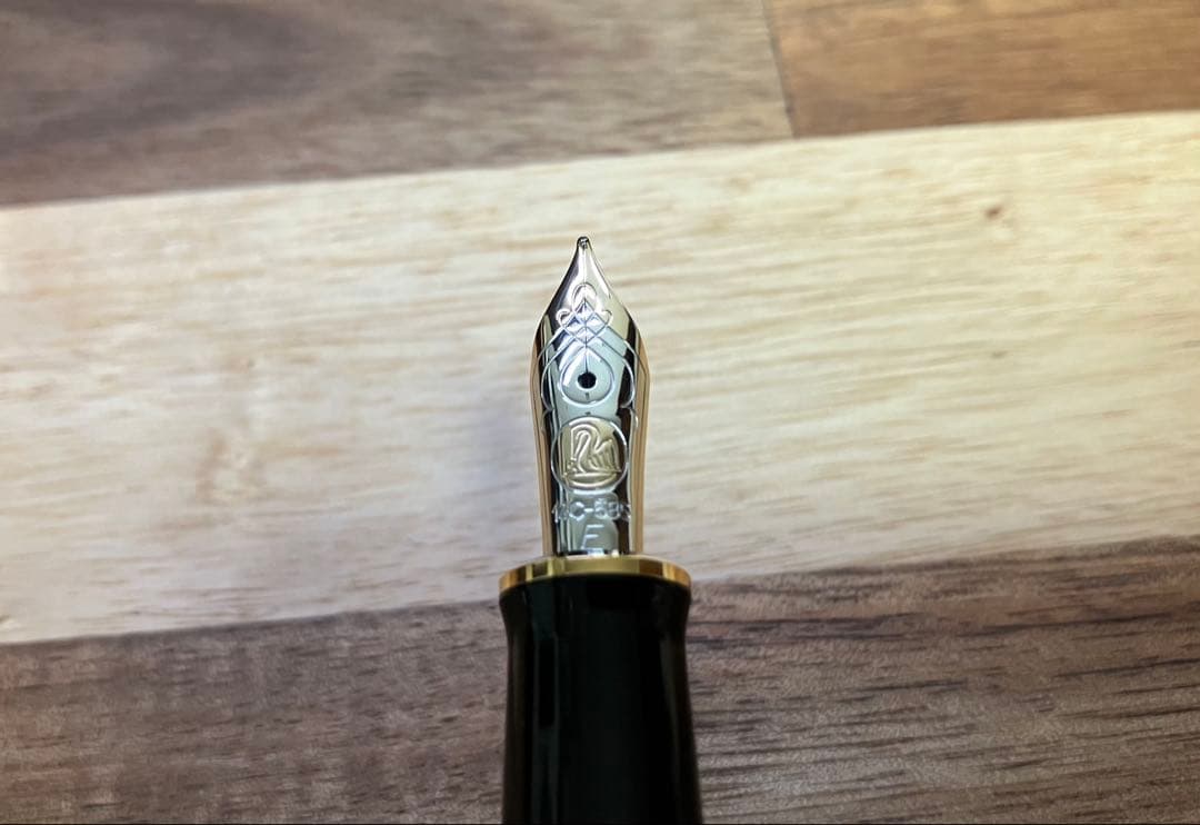 Pelikan 万年筆 スーべレーン M600 グリーンストライプ
