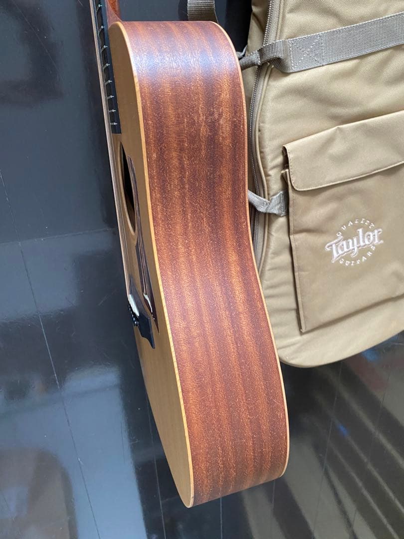 アコースティックギター　taylor