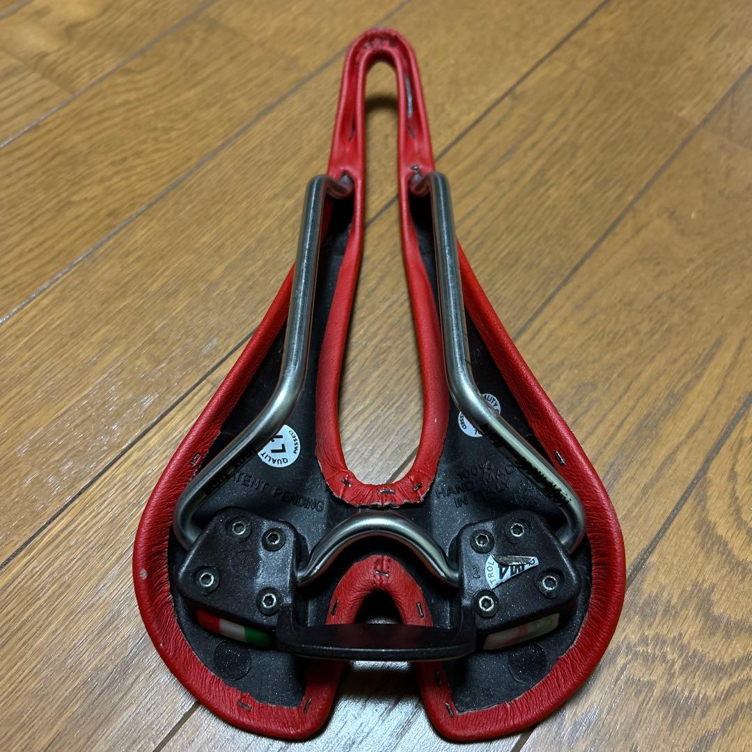Selle Italia Composite レッドサドル
