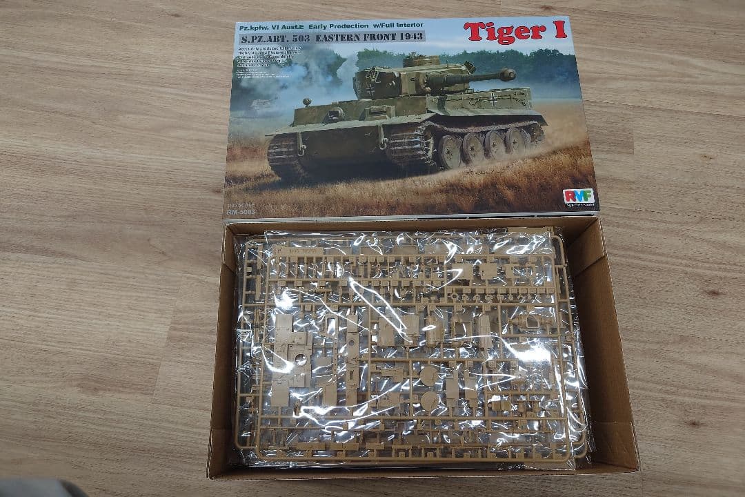 Tiger I 1/35スケール プラモデル