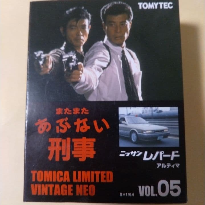 TOMICA LIMITED VINTAGE NEO ニッサン レパード