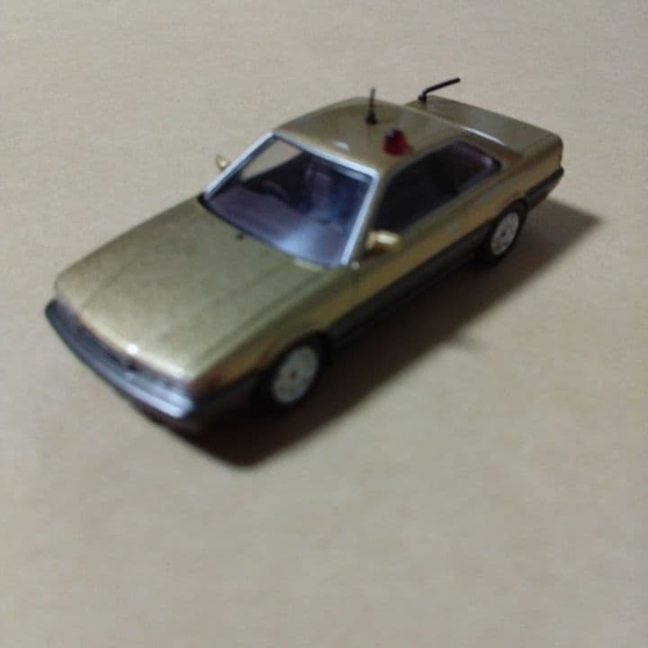 TOMICA LIMITED VINTAGE NEO ニッサン レパード