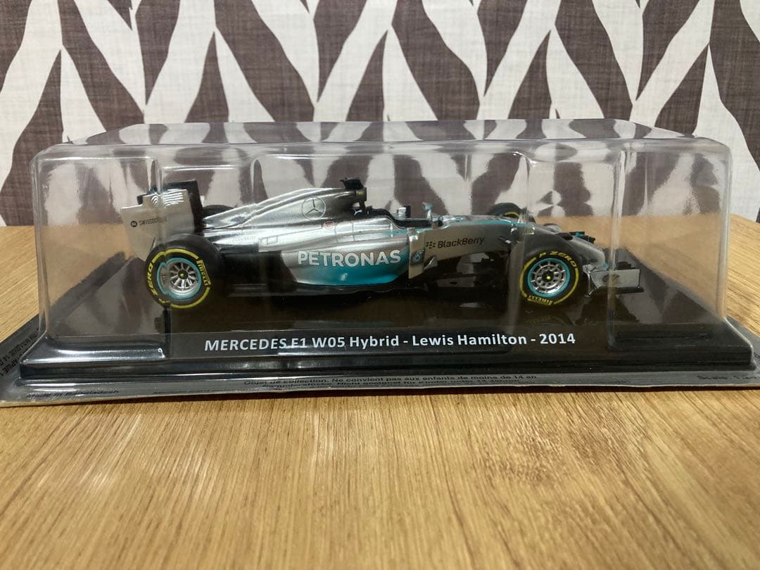 一台限定入荷　日本未発売　ビッグスケールF1コレクション　メルセデス　W05