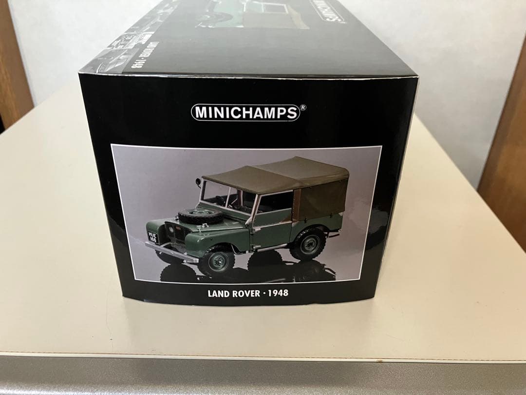 1/18 ミニチャンプス LAND ROVER-1948
