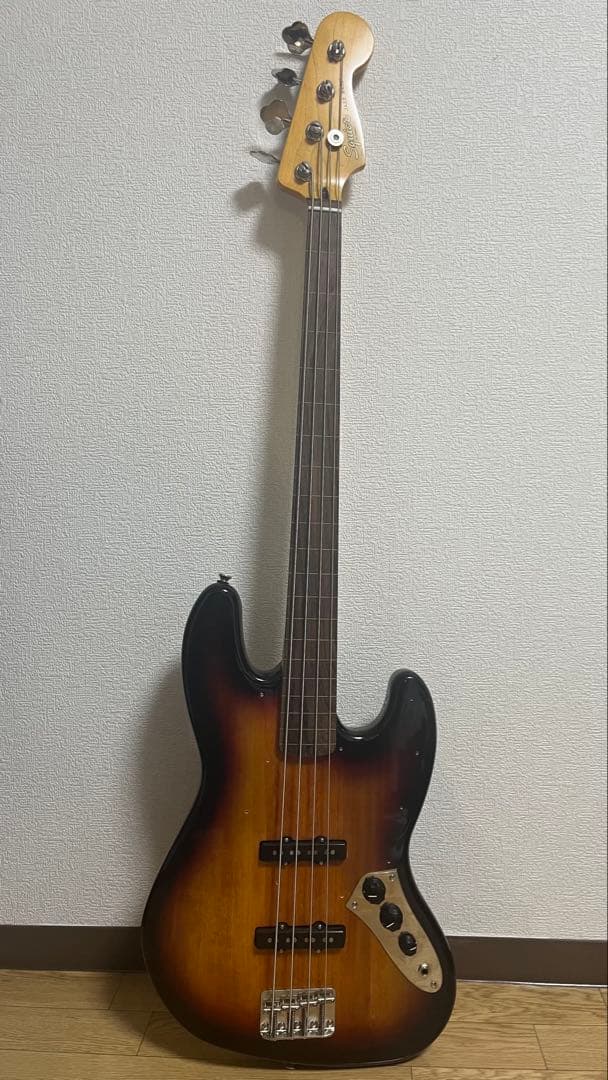 Squier by Fender フレットレスベース