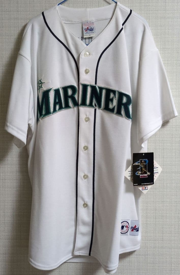MARINERS ICHIRO 51 ホワイトユニフォームとTシャツ