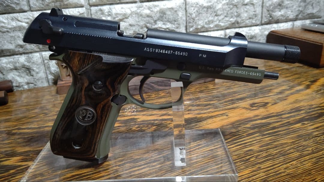 M9 ガスガン オリーブドラブ 木製グリップ