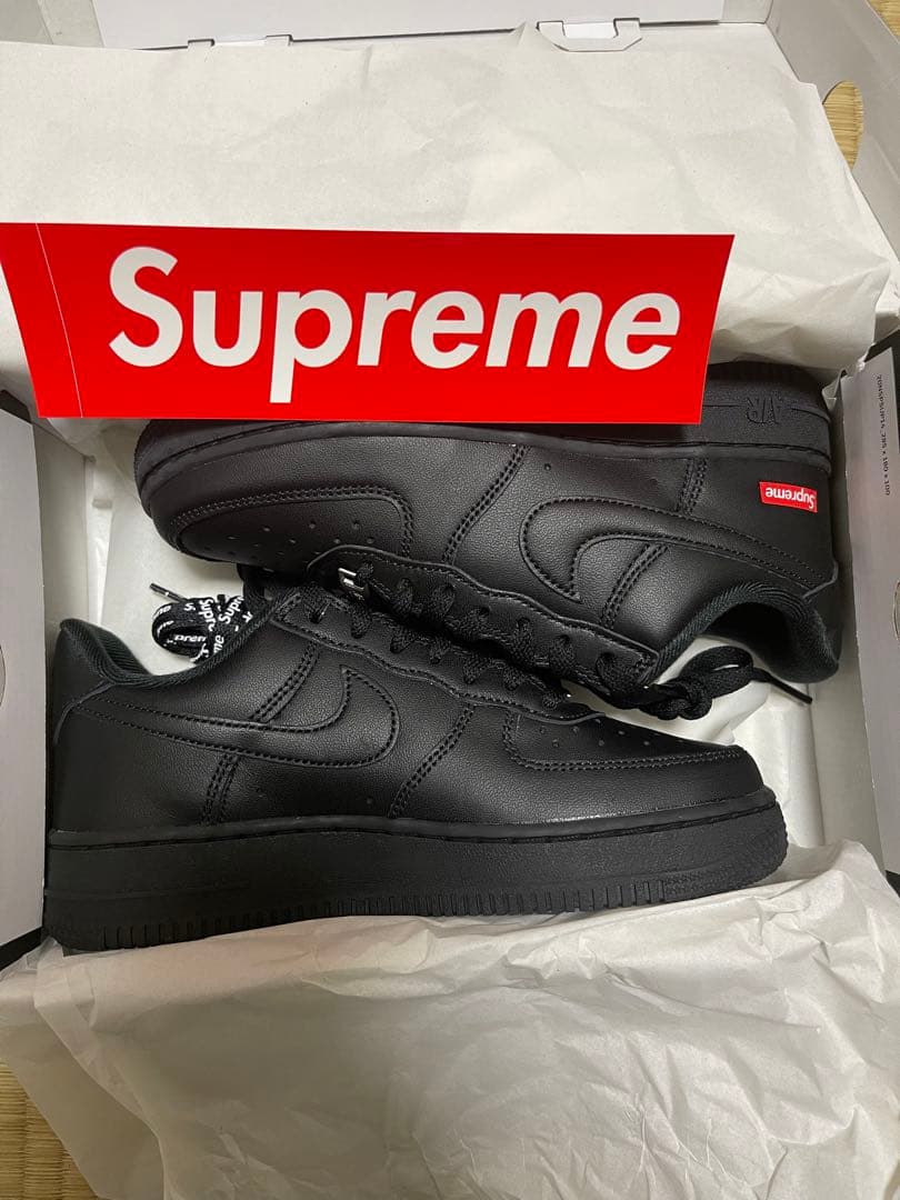Supreme × Nike Air Force 1 Low \"Black\"