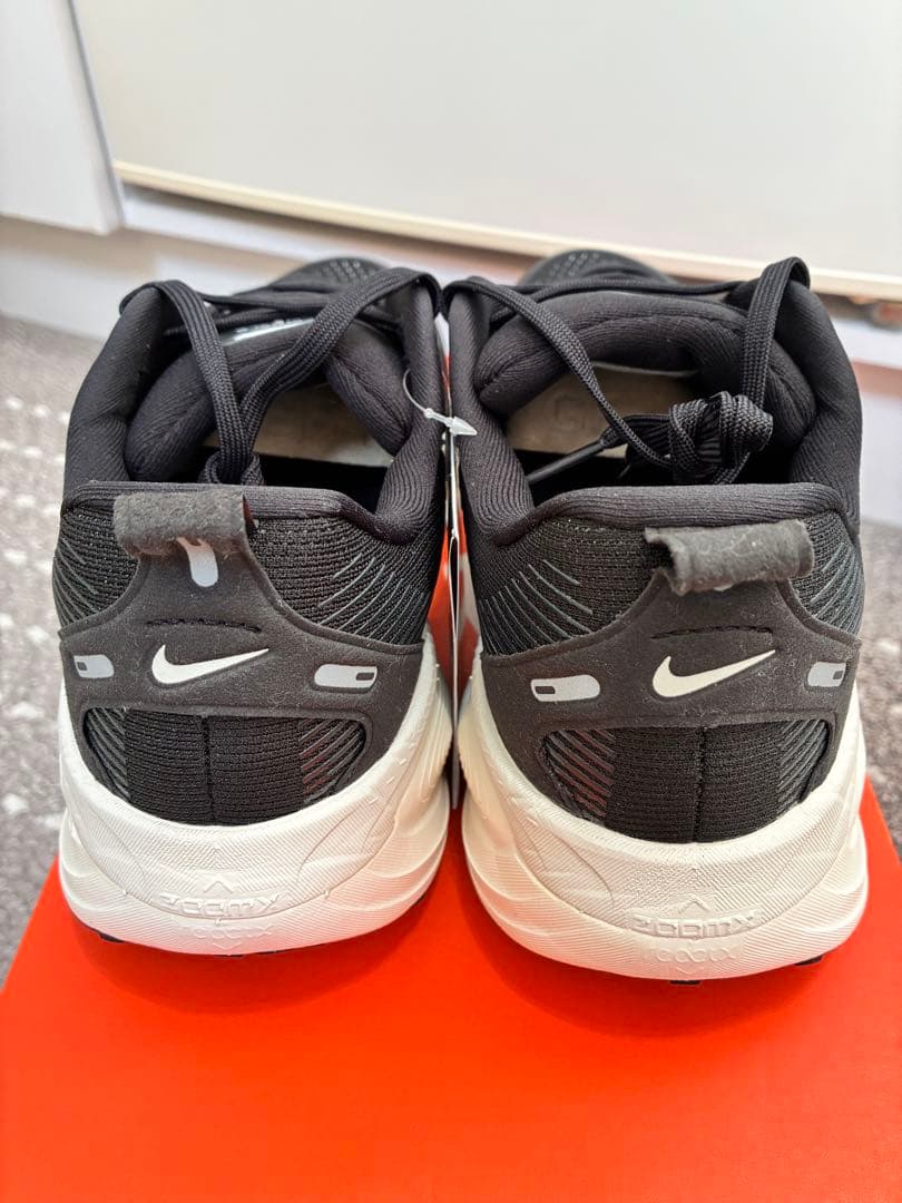 NIKE VOMERO18 W ボメロ18 ウィメンズ　新品