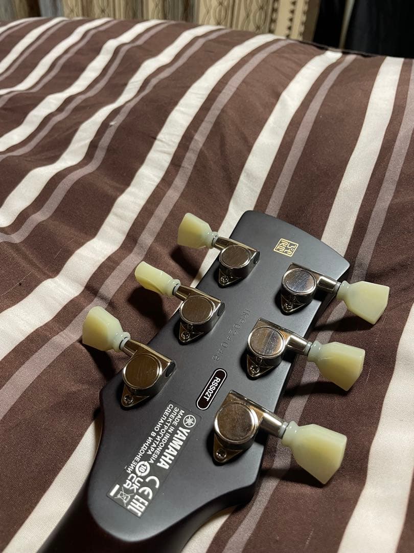 ギター YAMAHA REVSTAR RSS02T